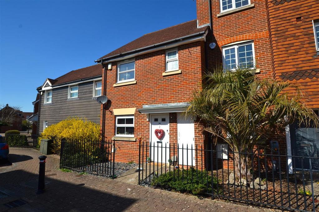 Giffard Lane, Fleet GU51 3 bed terraced house - £1,650 pcm (£381 pw)