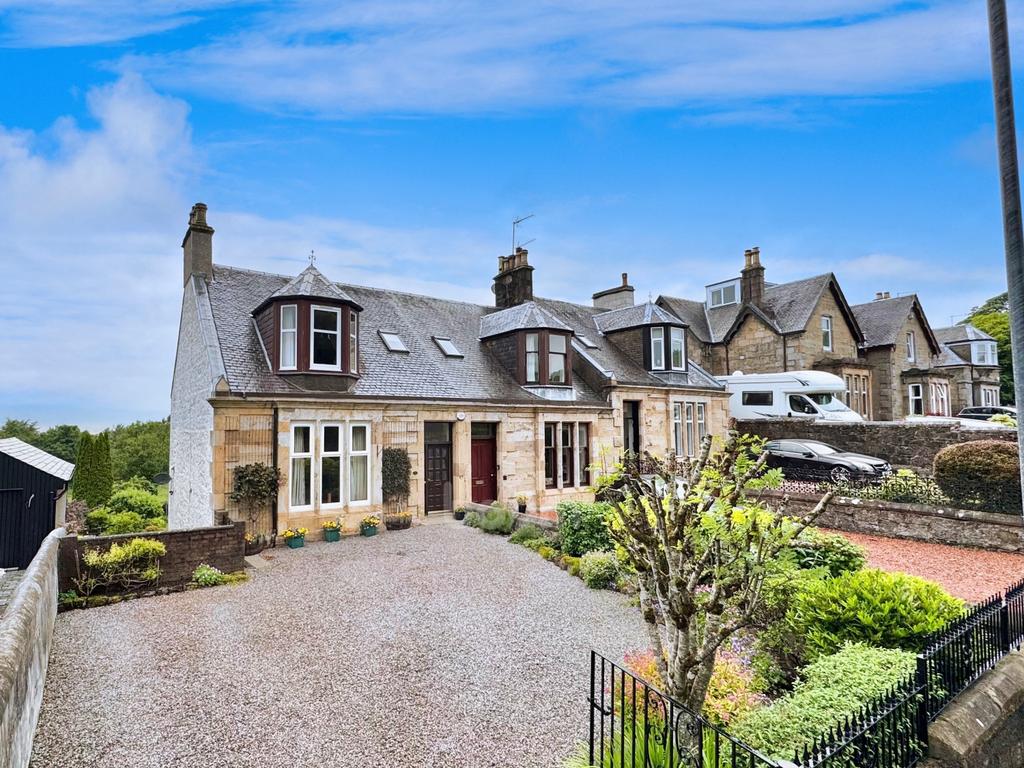 Dalry Road, Beith, Ayrshire, KA15 4 bed end of terrace house - £280,000
