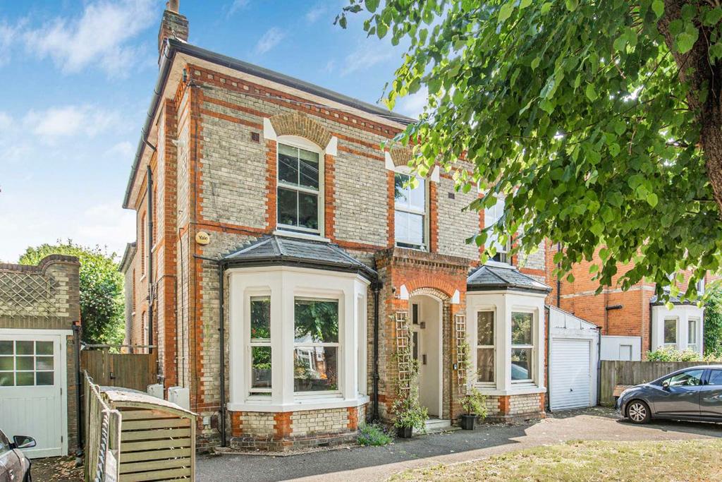 Teddington Park Road, Teddington TW11 2 bed flat - £575,000