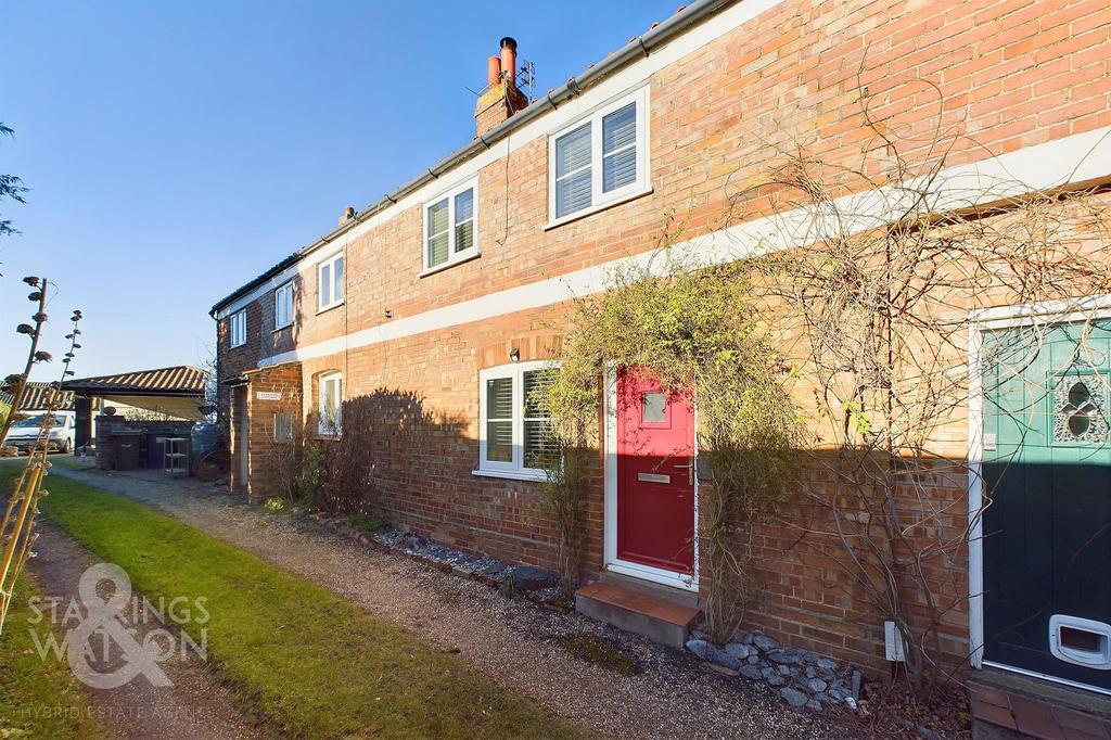 The Street, Long Stratton, Norwich 2 bed terraced house for sale - £260,000