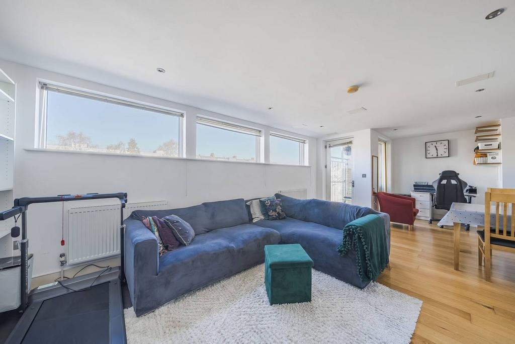 Regal Building, Kensal Rise, London, W10 2 bed flat - £2,817 pcm (£650 pw)