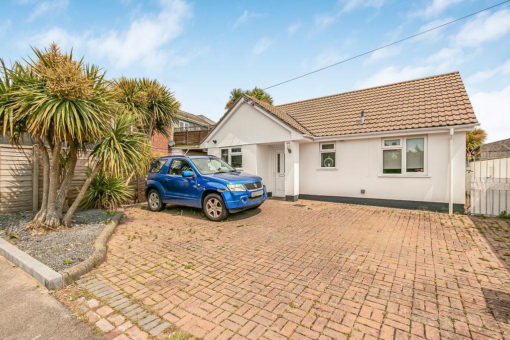 Clingan road, Bournemouth 2 bed detached bungalow - £329,950
