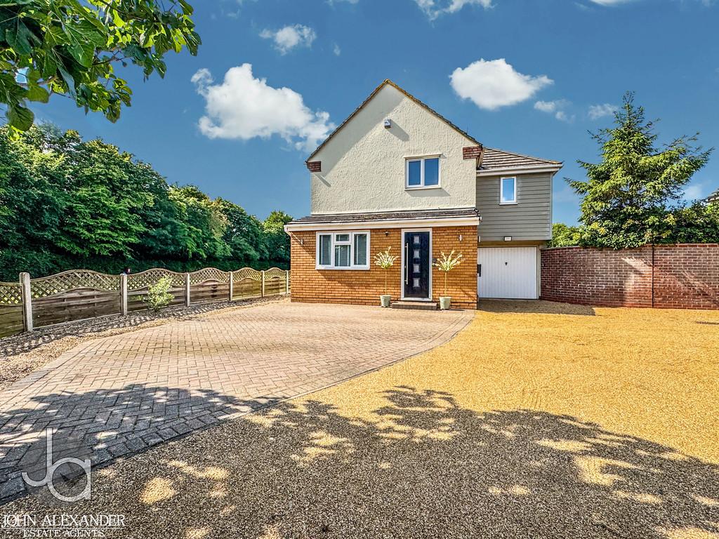 Tollgate Drive, Stanway 4 bed detached house - £400,000