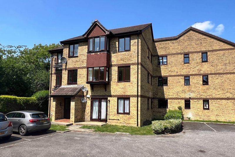 Longacre Road, Ashford 2 bed apartment for sale - £190,000