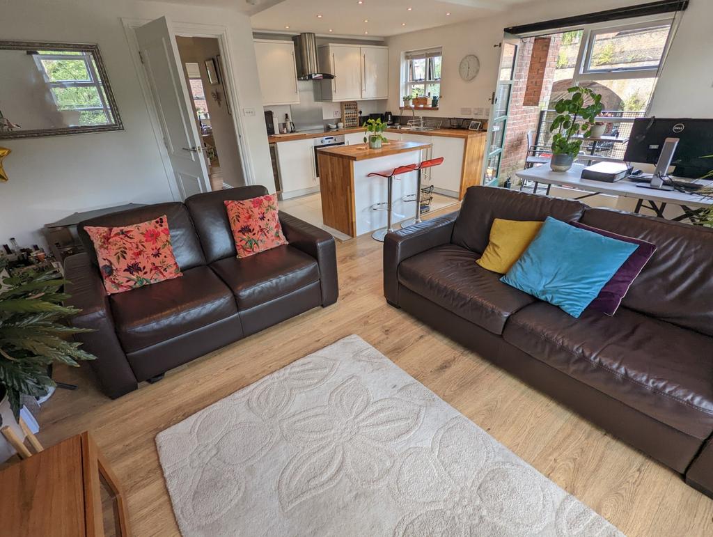 Ship Canal House, Manchester, M15 2 bed apartment - £1,500 pcm (£346 pw)