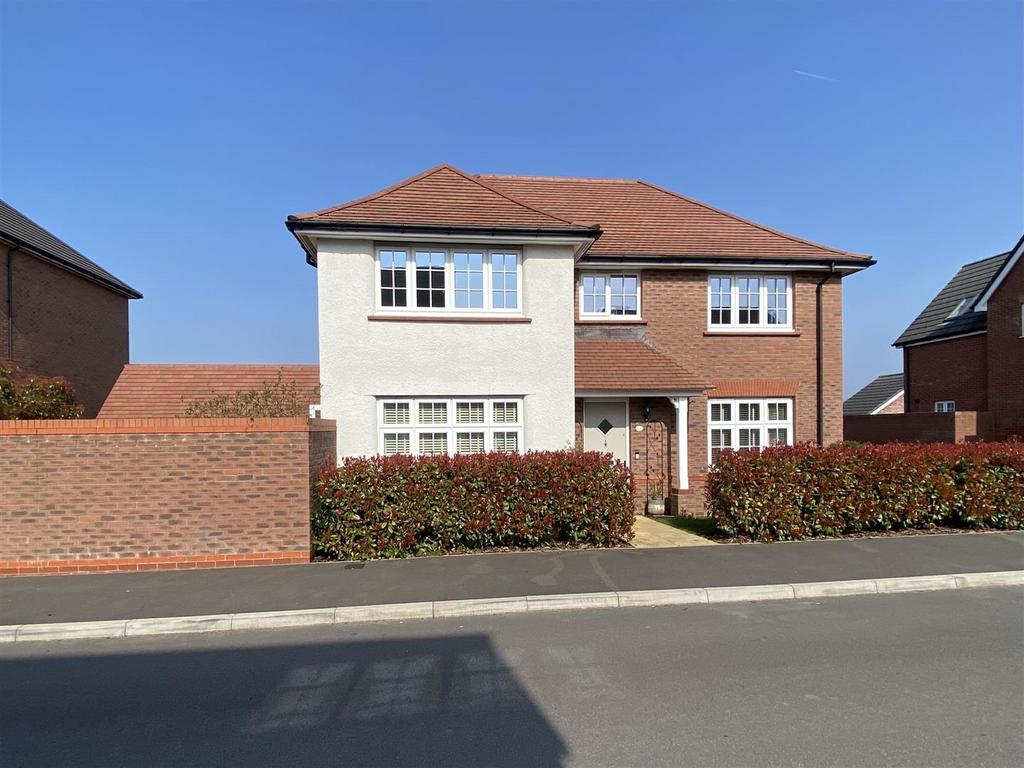 Emerald Crescent, Swindon SN25 4 bed detached house for sale - £519,995