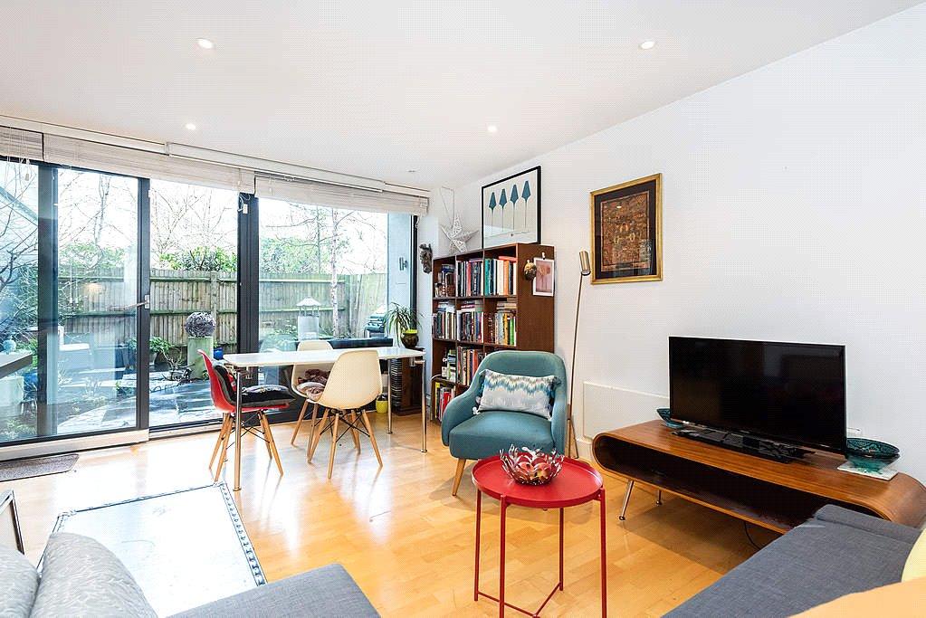 Florida Street, London E2 2 bed apartment - £2,500 pcm (£577 pw)