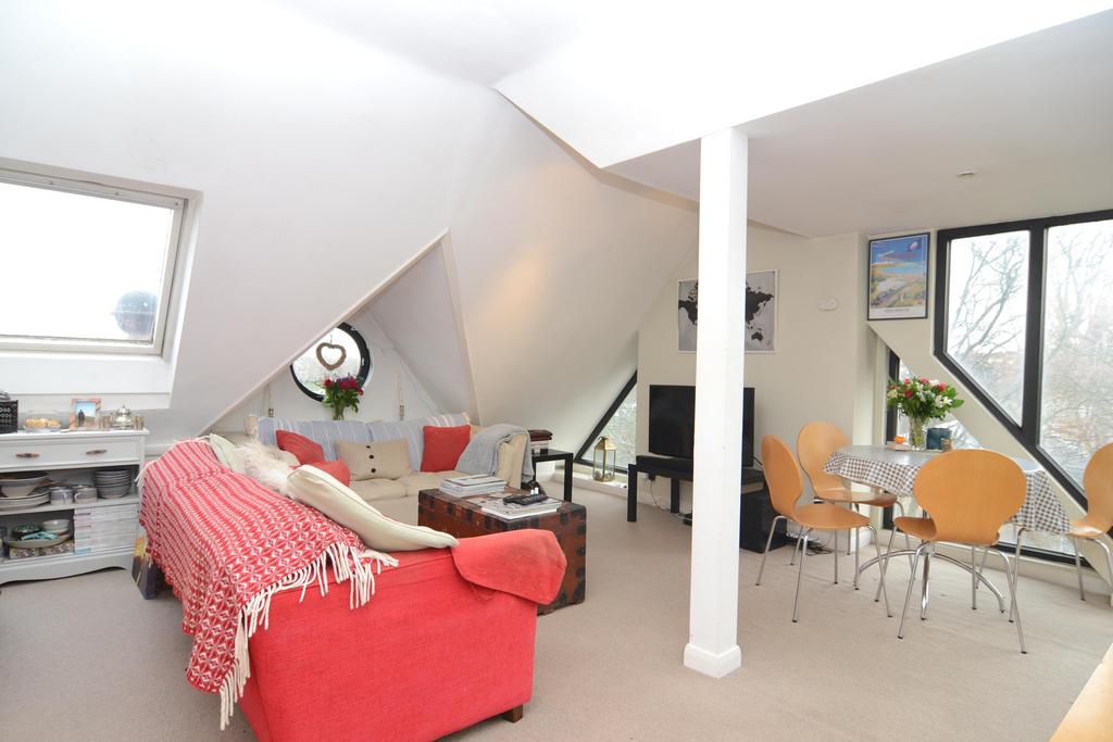 Windmill Drive, London SW4 1 bed flat to rent - £1,750 pcm (£404 pw)