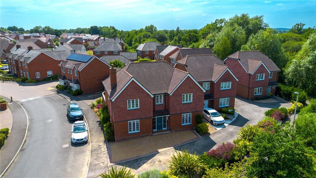 Elk Path, Three Mile Cross, Reading... 5 bed detached house - £3,000 ...