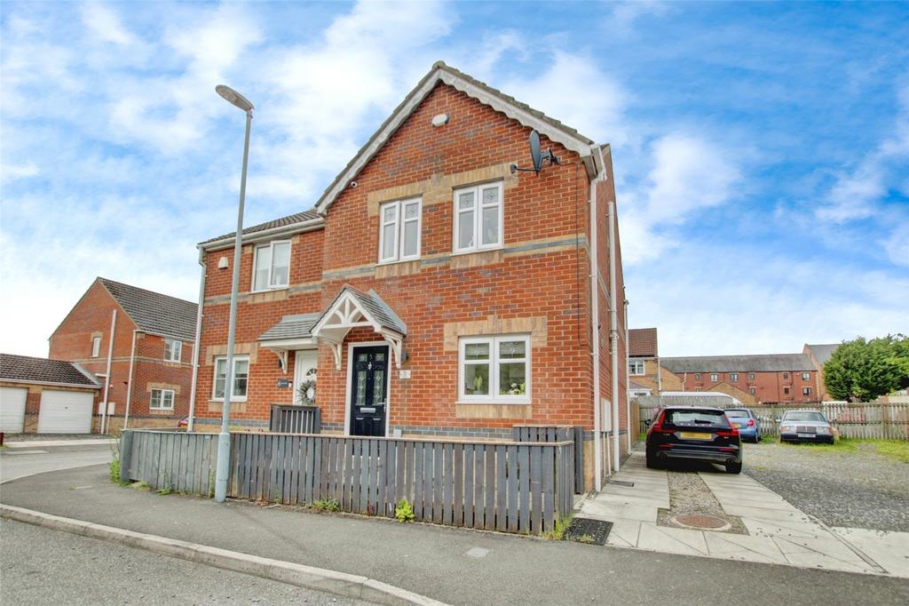 Holyoake, Stanley, County Durham, DH9 3 bed semi-detached house for sale - £125,000