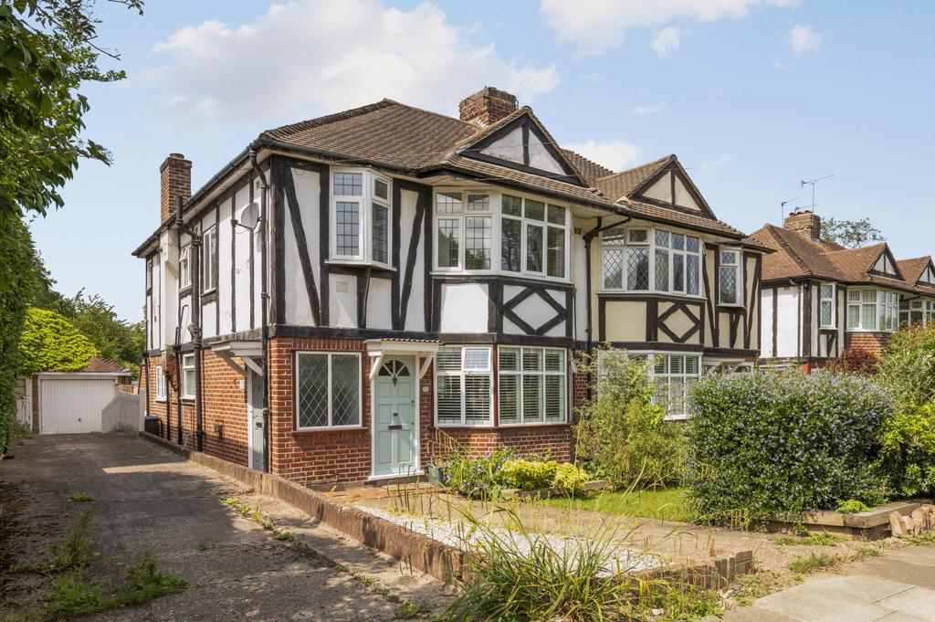 Aboyne Drive, Raynes Park SW20 2 bed apartment for sale - £440,000