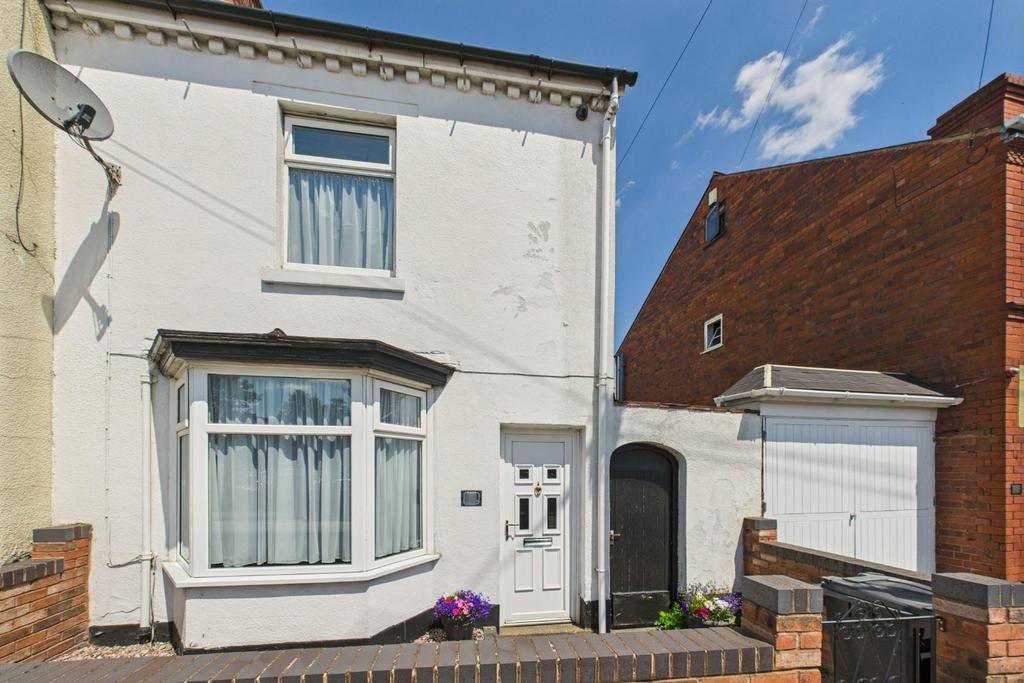 Bridgnorth Road, Wollaston, DY8 3QG 2 bed end of terrace house - £150,000