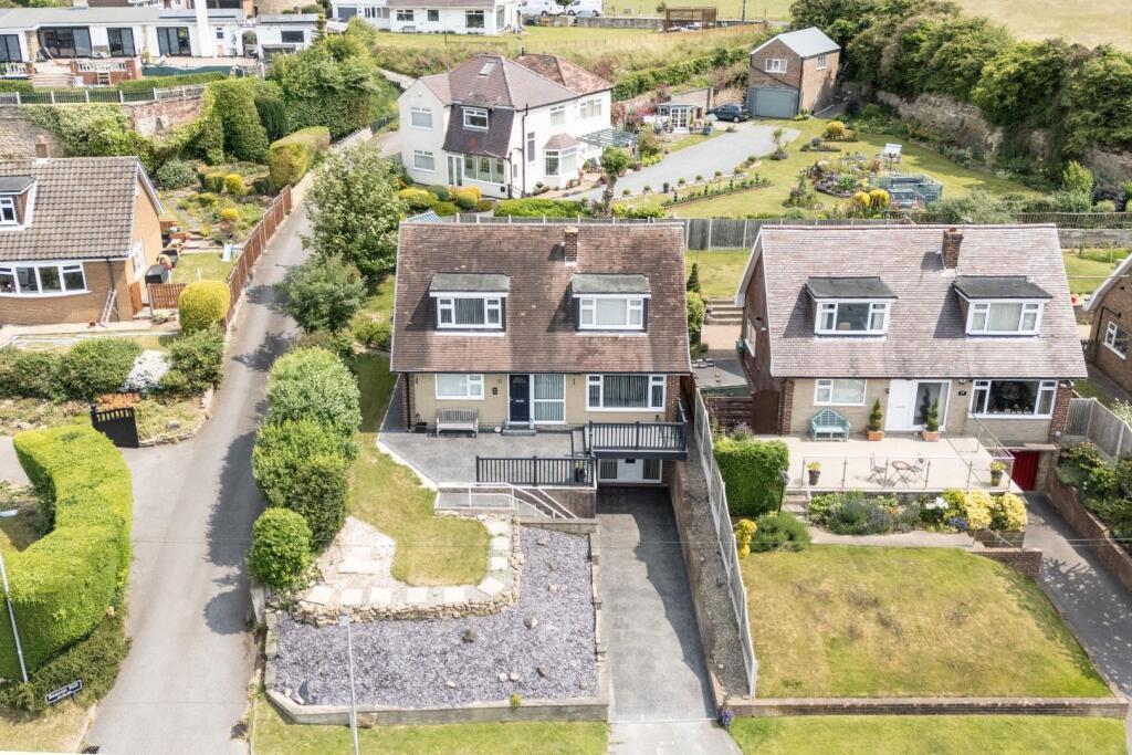 Field Lane, Upton, Pontefract 4 bed detached house - £300,000