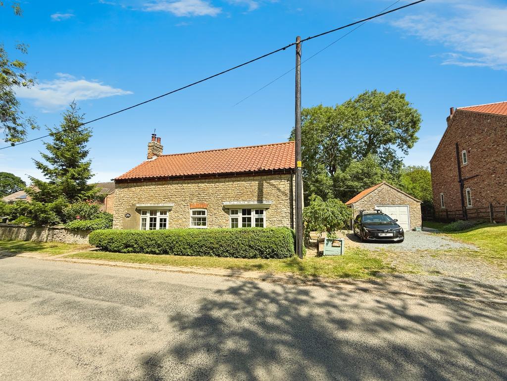 West Beck Lane, Blyborough DN21 2 bed cottage for sale - £285,000