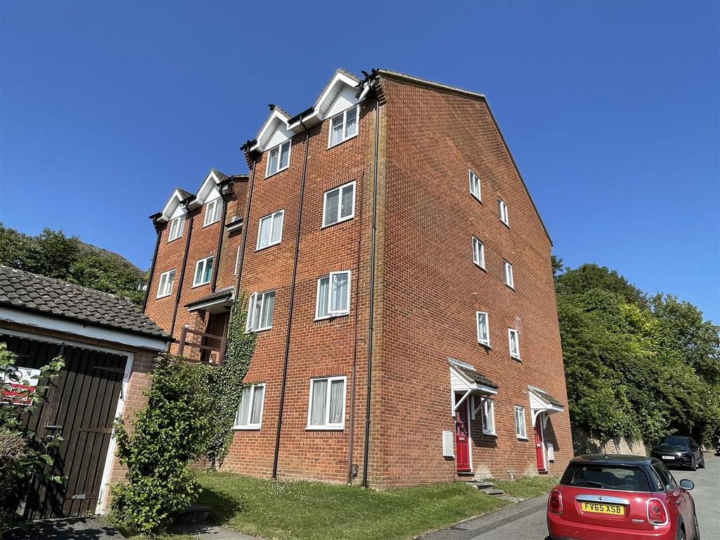 Sarum Close, Salisbury SP2 1 bed apartment for sale - £140,000