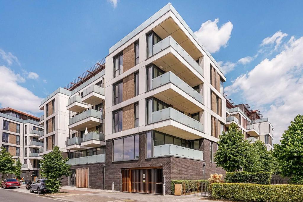 Quebec Way, London SE16 1 bed flat for sale - £375,000