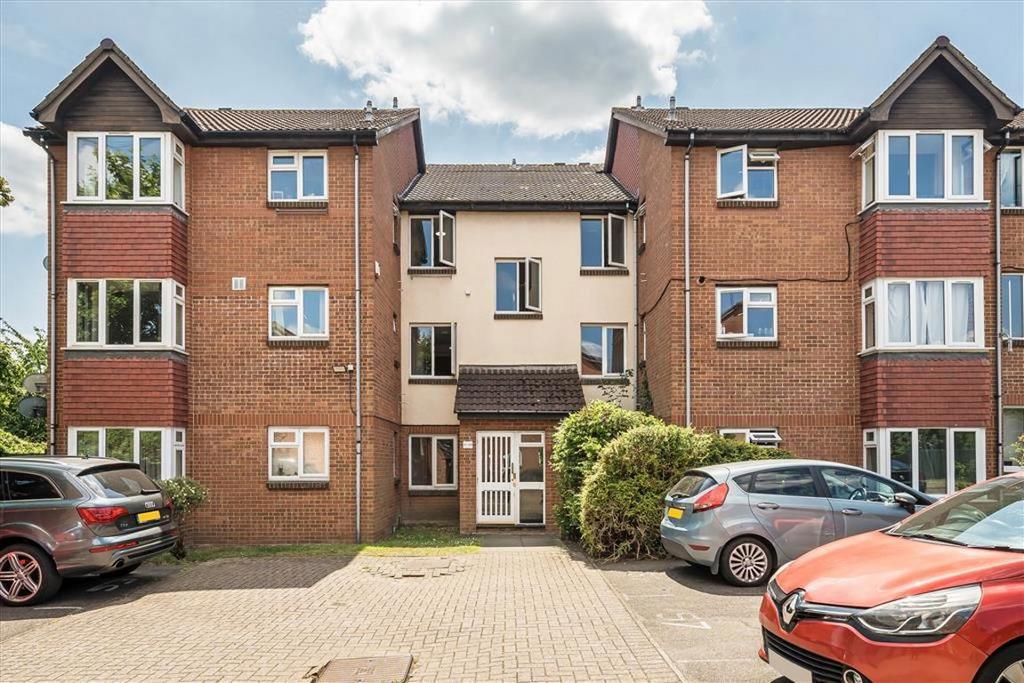 Sterling Gardens, London SE14 Studio - £1,200 pcm (£277 pw)