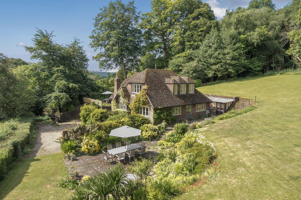 Stoatley Hollow, Haslemere, GU27 5 bed detached house for sale - £1,450,000