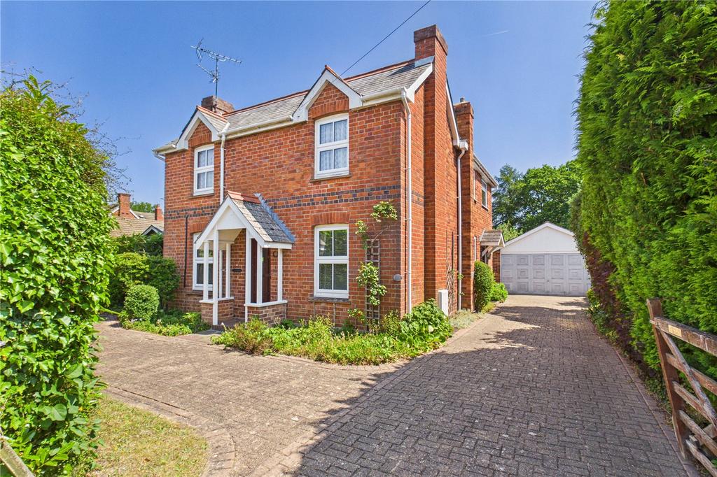 Woodlands Avenue, Burghfield Common... 3 bed detached house for sale ...