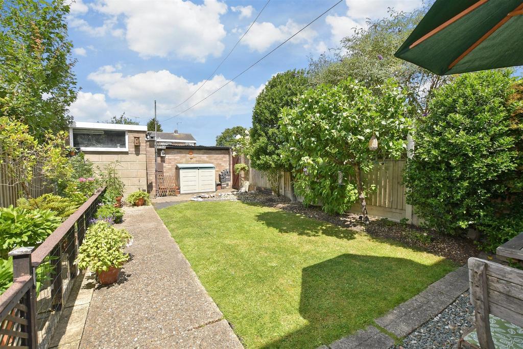 Dordells, Basildon, Essex 3 bed terraced house for sale - £300,000