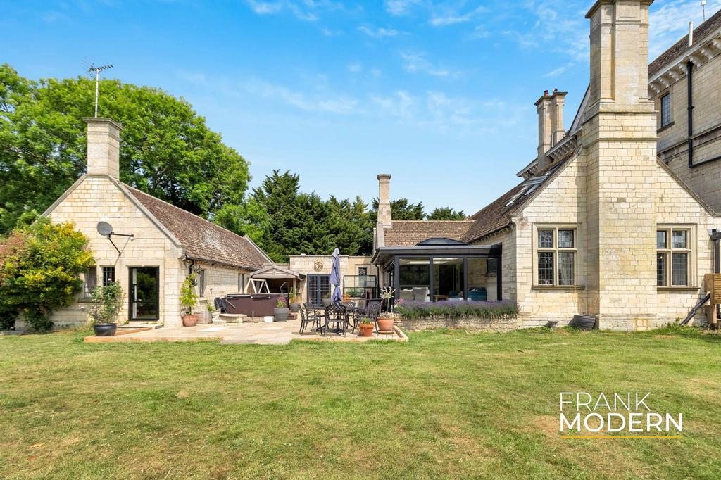 Clopton, Clopton Hall, NN14 5 bed property - £975,000
