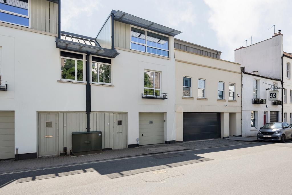 Princess Victoria Street, Clifton, BS8 3 bed townhouse - £3,250 pcm (£ ...