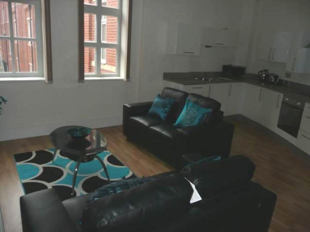 Eastbrook Hall, 57-59 Leeds Road... 2 bed flat to rent - £785 pcm (£181 pw)