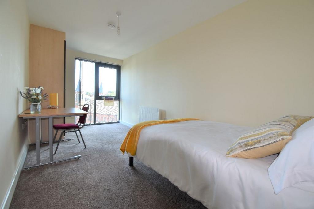 Long Line, Sheffield S17 3 bed flat to rent - £1,482 pcm (£342 pw)