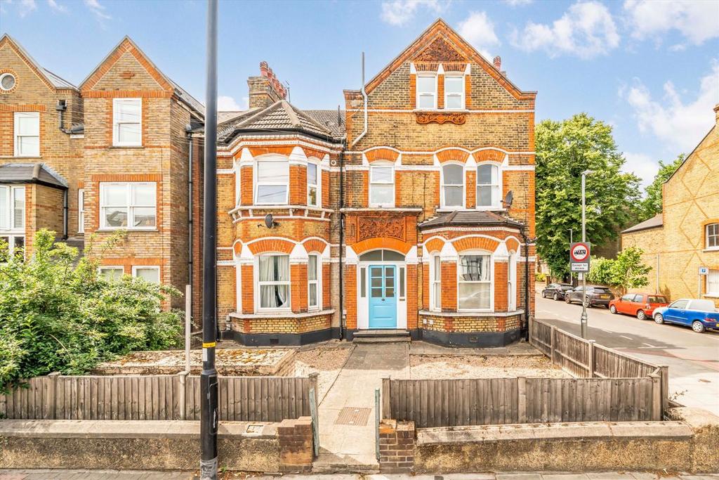 Trinity Road, London SW17 2 bed flat for sale - £575,000