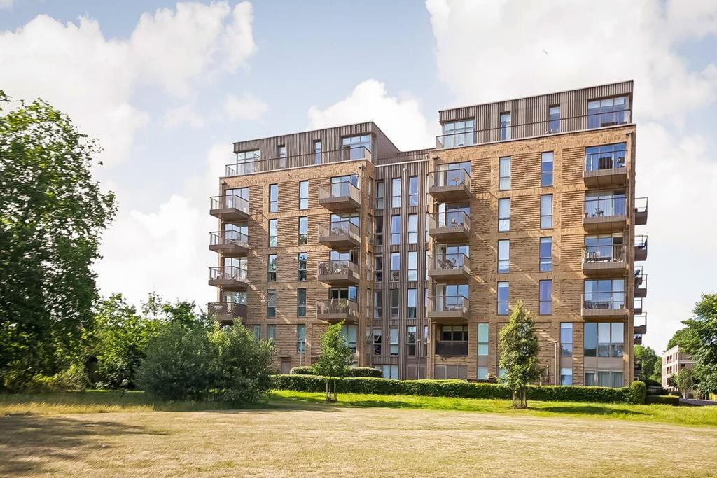 Adenmore Road, Catford, London, SE6 2 bed flat for sale - £450,000