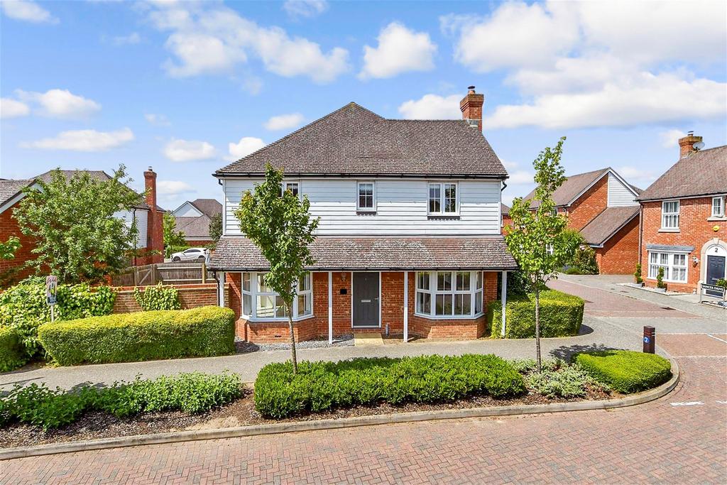 Regent Way, West Malling ME19 3 bed semi-detached house - £330,000