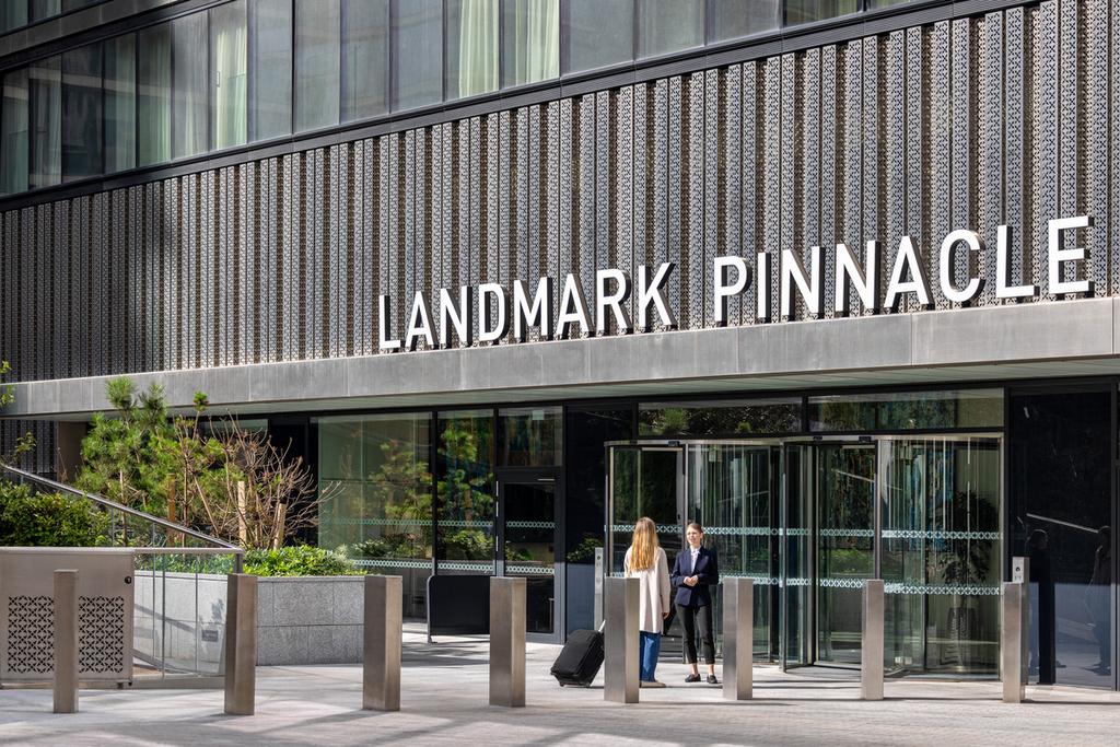 40 Landmark Square, London, E14 3 bed apartment - £8,000 pcm (£1,846 pw)