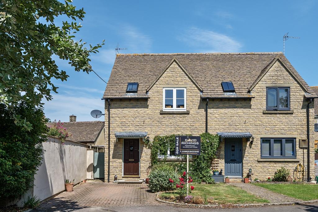 Chestnut View, Alvescot, Oxfordshire... 3 bed semi-detached house for ...