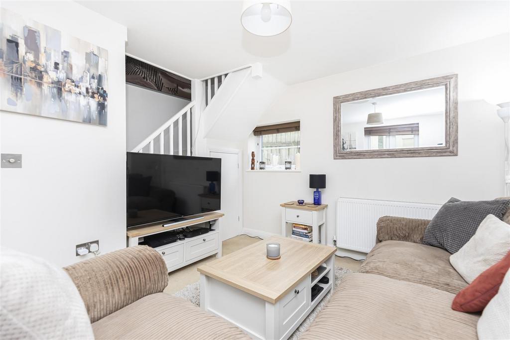 Knyveton Road, Bournemouth BH1 1 bed flat - £1,050 pcm (£242 pw)