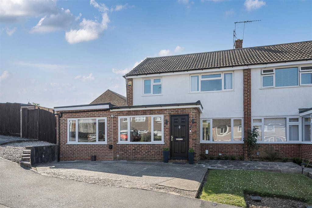 Homefield Road, Bushey WD23 3 bed semi-detached house - £715,000