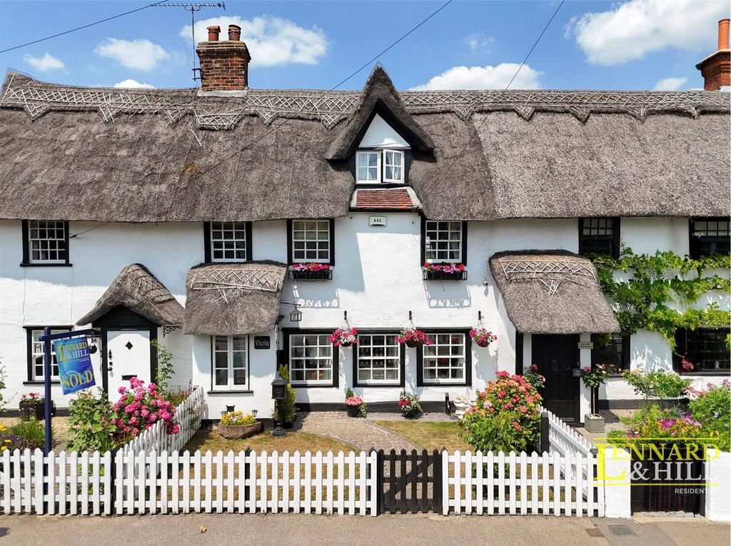 High Road, Grays RM16 3 bed cottage - £500,000