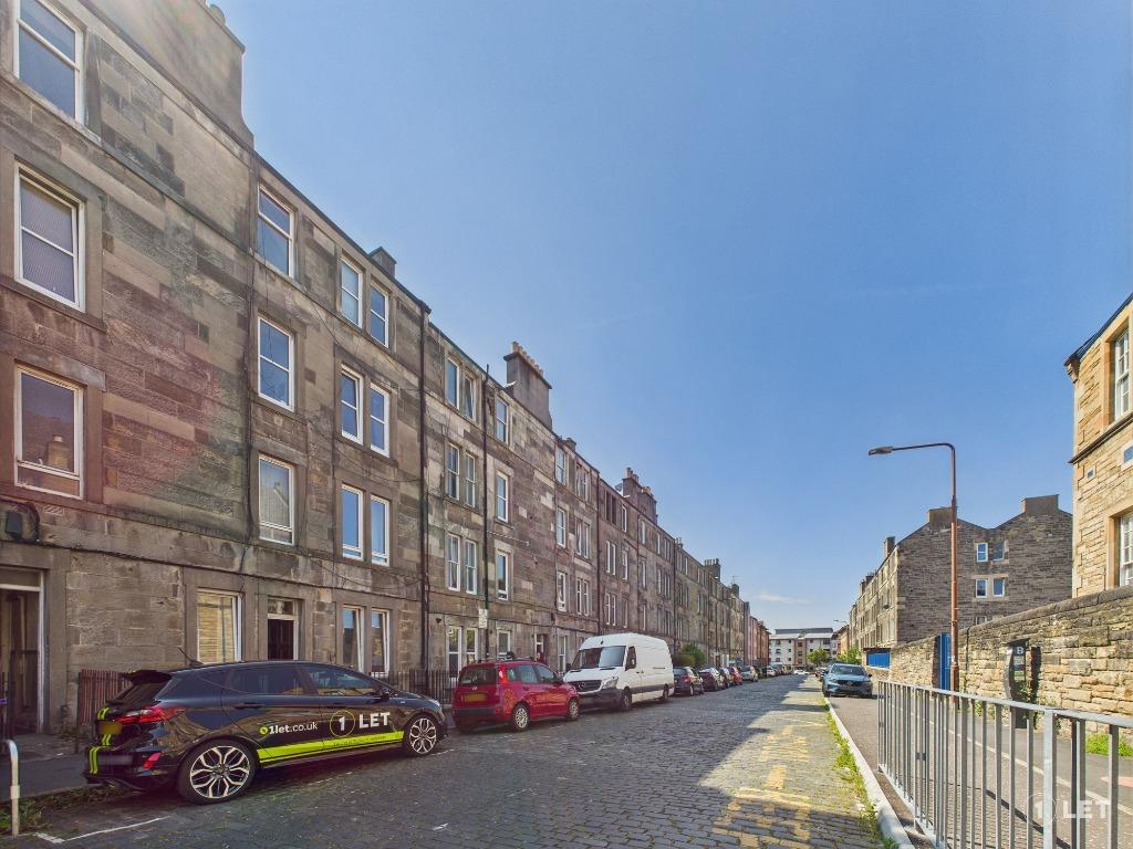 Springwell Place, Dalry, Edinburgh, EH11 2 bed flat - £1,400 pcm (£323 pw)