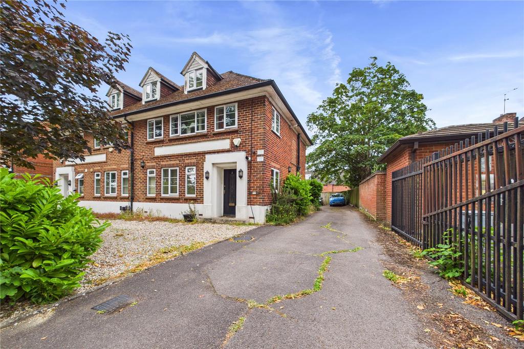 Kentwood Hill, Tilehurst, Reading... 2 bed apartment for sale - £220,000