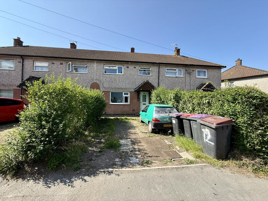 12 Queens Road, Donnington, Telford... 3 bed townhouse - £29,000