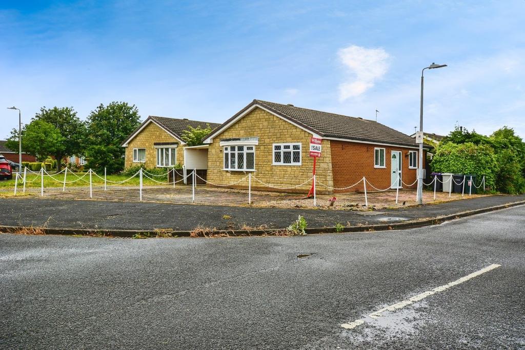Martin Way, Skegness PE25 3 bed detached bungalow - £175,000