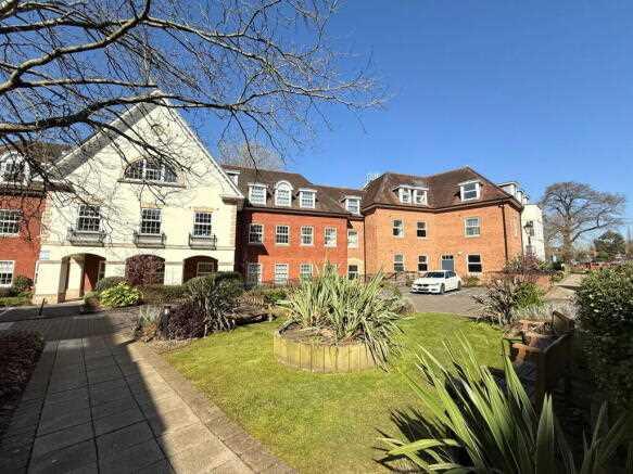 Royal House, Princes Gate, Solihull 2 bed apartment - £1,595 pcm (£368 pw)