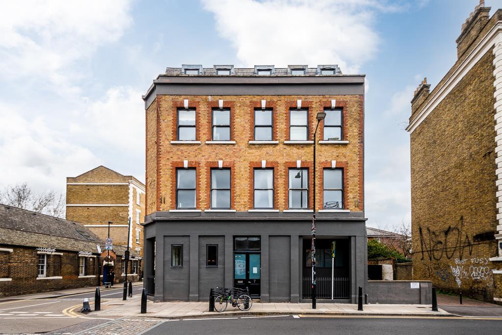 Three Colts Lane, Bethnal Green, E2 3 bed maisonette for sale - £700,000