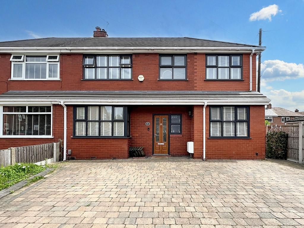 Rose Avenue, Irlam, M44 4 bed semi-detached house for sale - £385,000