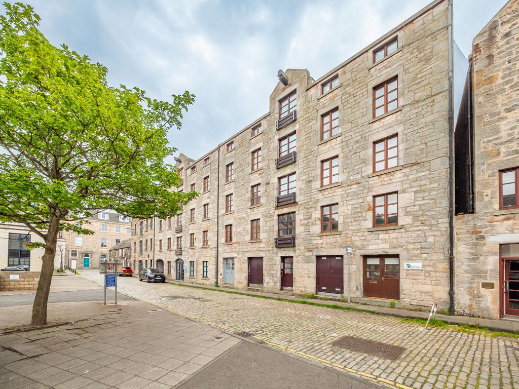 56/1 Timber Bush, Edinburgh, EH6 3 bed flat for sale - £340,000