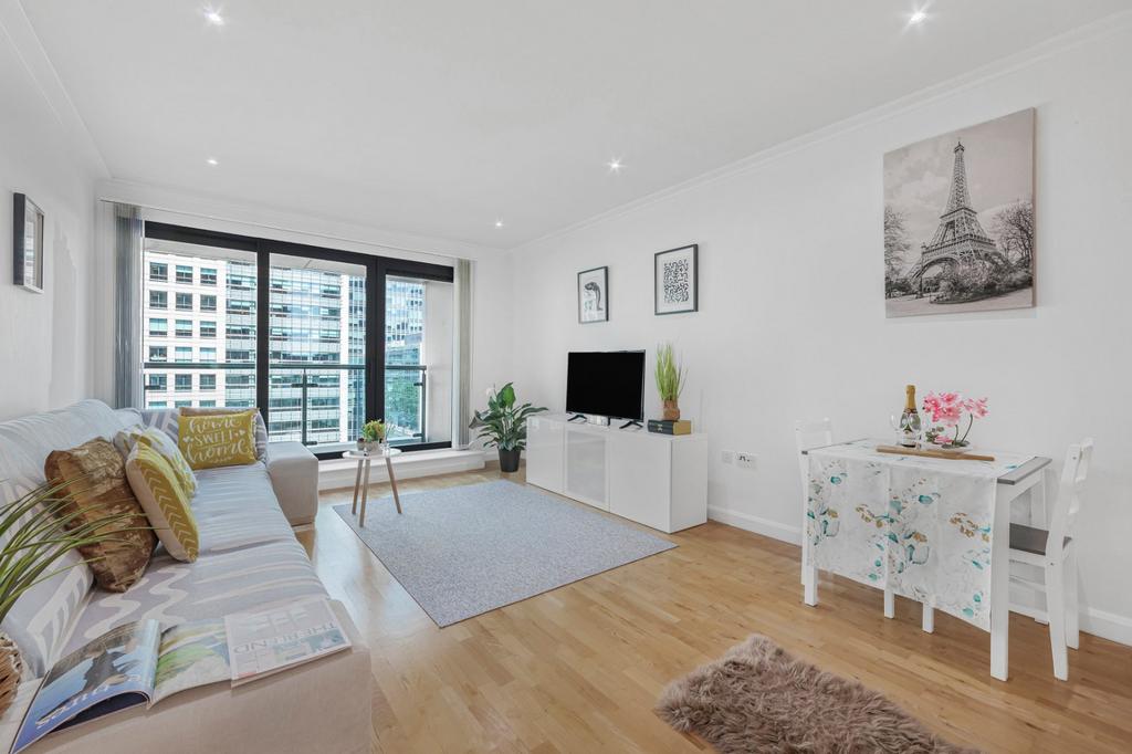 Discovery Dock Apartments East, 3... 2 bed flat - £620,000