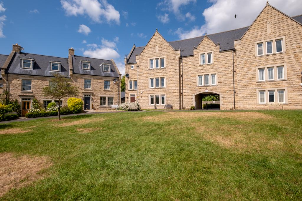 Hallgarth Close, Corbridge NE45 2 bed ground floor flat for sale - £240,000