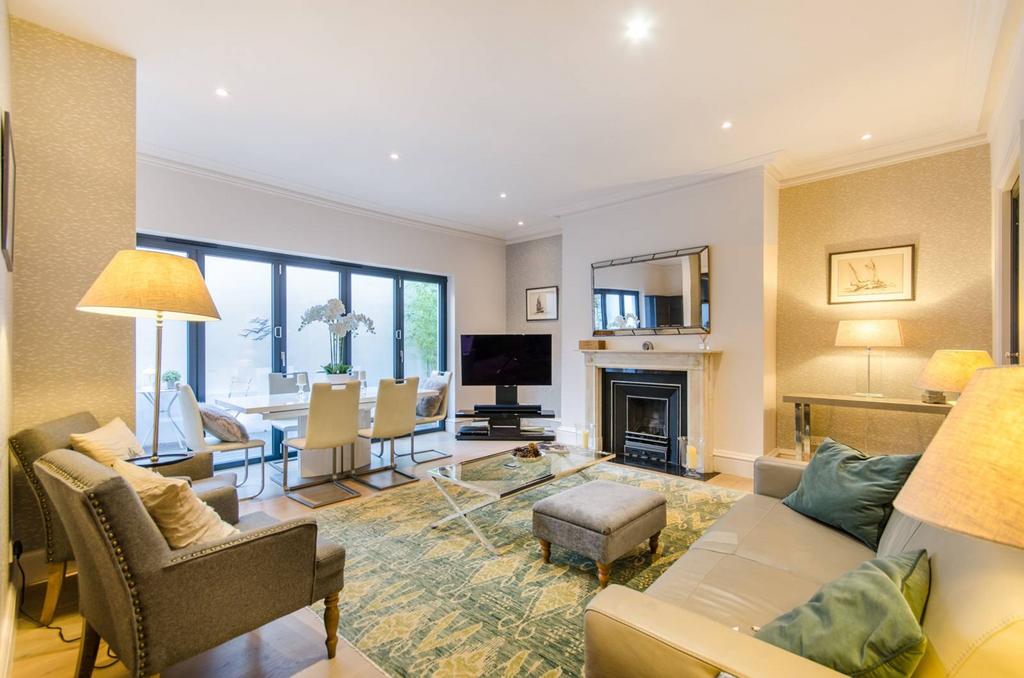 Redcliffe Square, Chelsea, London, SW10 3 bed flat to rent - £8,233 pcm ...