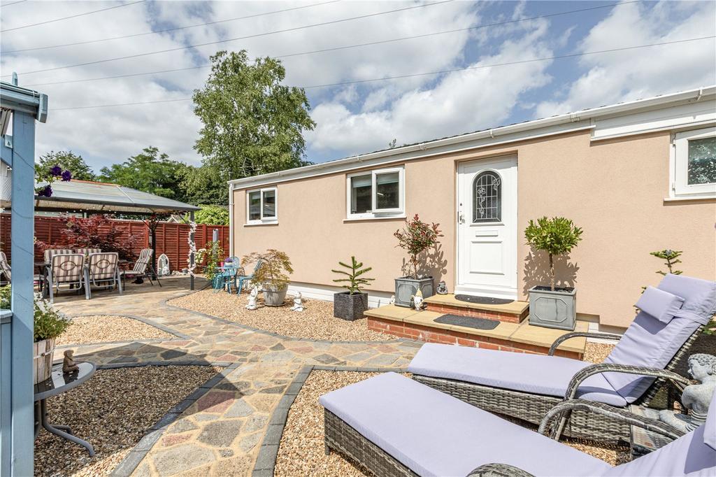 Heathervale Way, New Haw, Addlestone... 2 bed park home for sale - £185,000