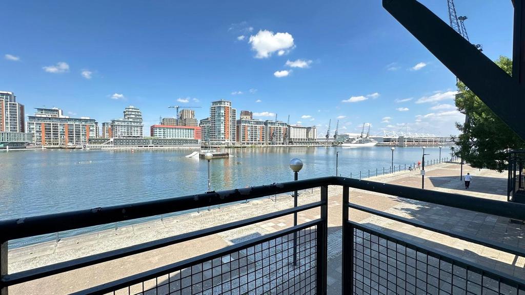 Georgian House, London E16 2 bed apartment - £425,000