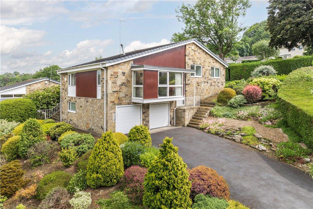 Hall Close, Bramhope, Leeds, West... 3 bed detached house - £600,000